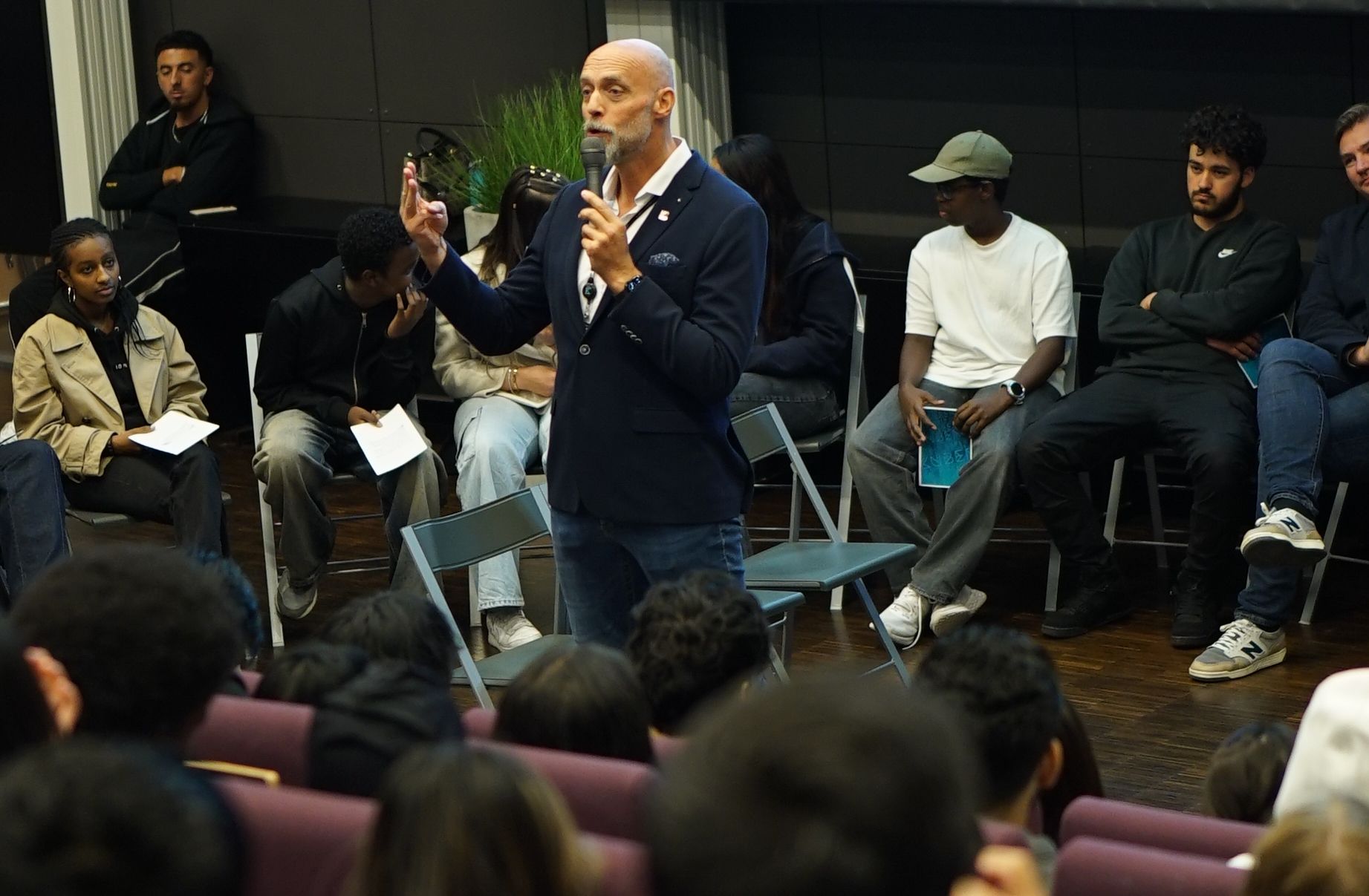 Verdens viktigste jobb! OsloKollega åpnet sesong 2 på Kuben vgs